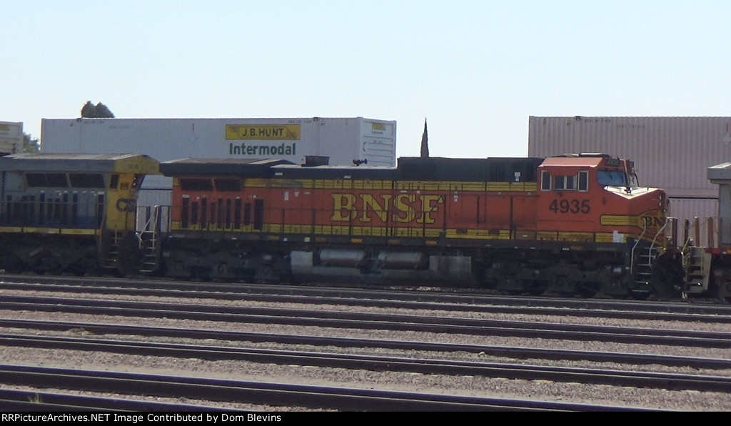 BNSF 4935